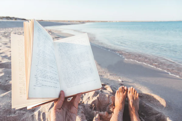 Summer Beach Reads Guide - Bald Head Island NC - townofbaldheadisland.com